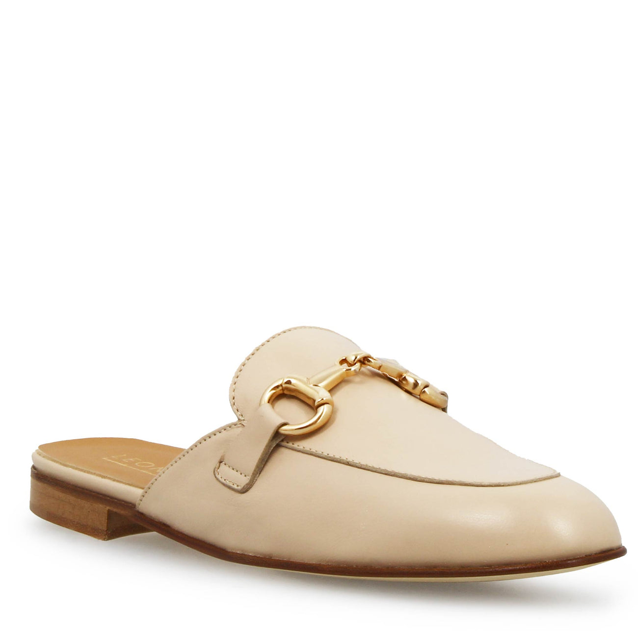 Sabot beige con fibbia dorata e fondo in vero cuoio