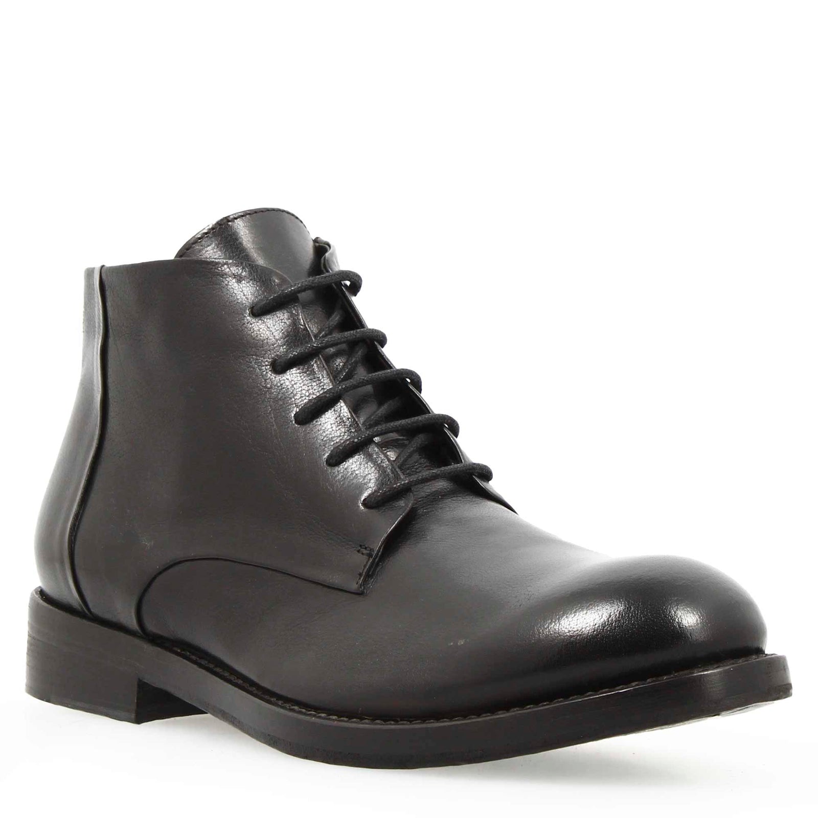 Medium diver men's amphibious boot in black washed leather